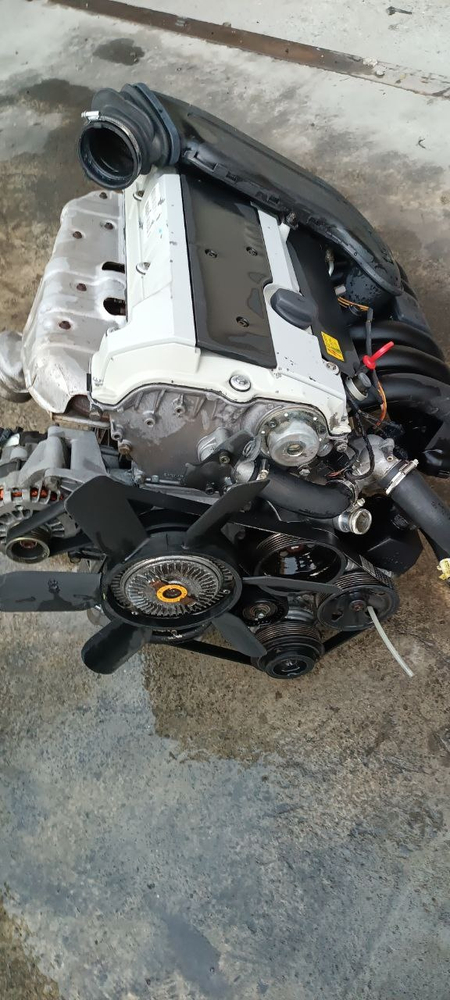 Mercedes motor. Мерседес мотор.