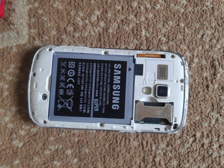 Samsung telefon sotiladi, rabochi ishlaydi,