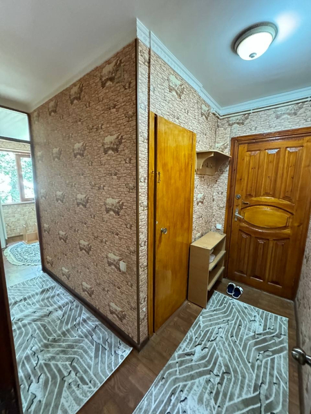 Срочно.  Срочно. Продаётся 2-х комнатная квартира. На 2-этаже.