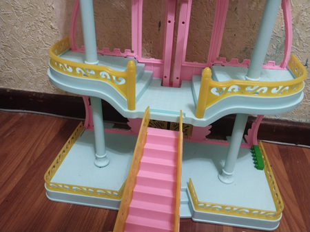 Игрушечный замок продам