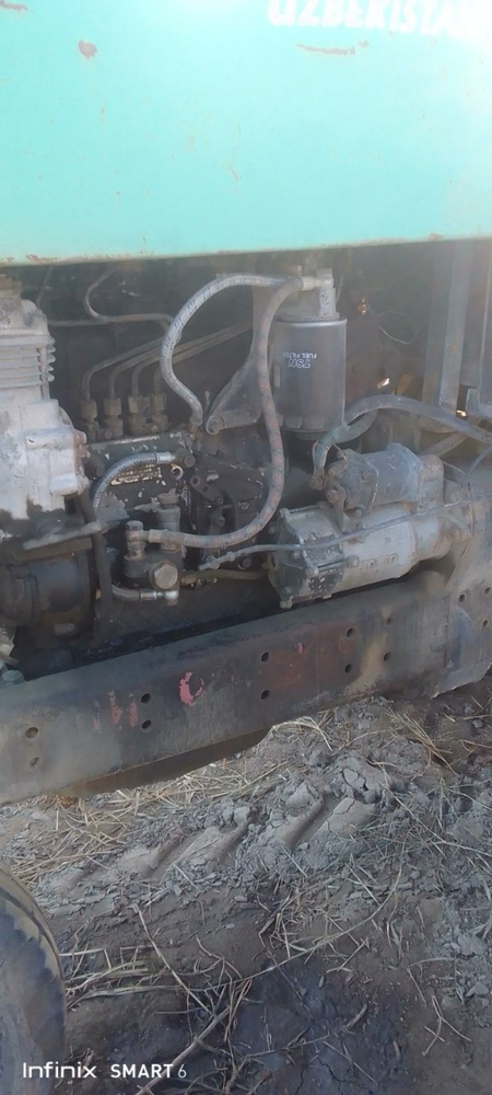 Traktor sotiladi