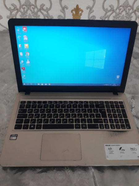 Notebook ASUS. Sumkasi bilan