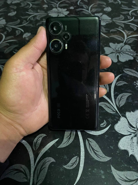 Poco f5 12/256 toza