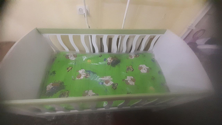 Krovat detskaya kam ishlatilgan faqat bitta plankasi sinip qogan shuni