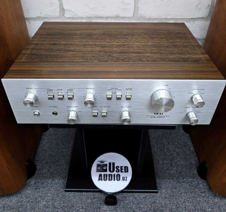 Усилитель AKAI AM-2400.