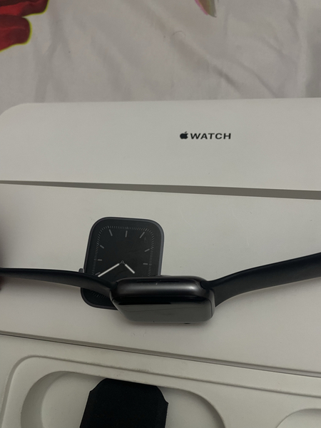 Srochni sotiladi Apple watch 5 32gb