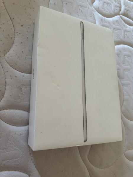 iPad (9th generation) wi-fi. 64GB silver + Apple pencil