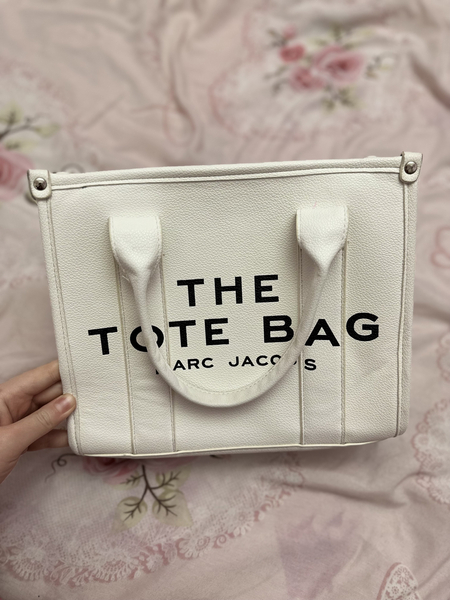 Сумка от бренда The tote bag