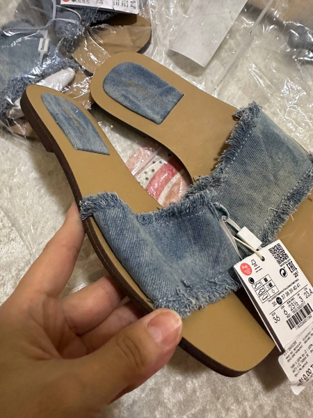 Джинсовая тапочка от Bershka
