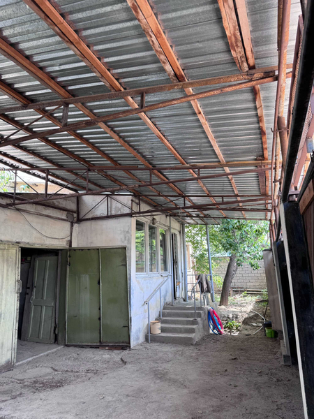Продается двухэтажный коттедж, 6 соток,  из 8 комнат, с гаражом