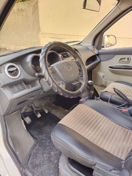 Changan 2015. prabegi.80 min .yoqilĝi turi    benzin/gaz.rangi jemchuk