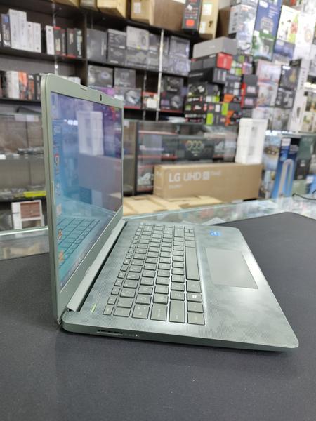 HP Laptop 14 (i3-11/8/256)