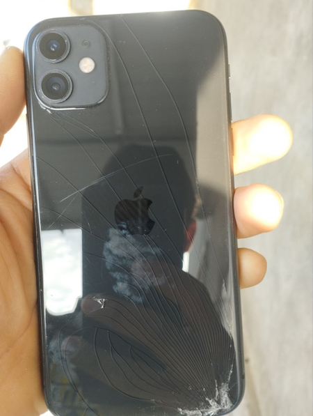 Iphone 11  Narxi 200 $ kami yoq