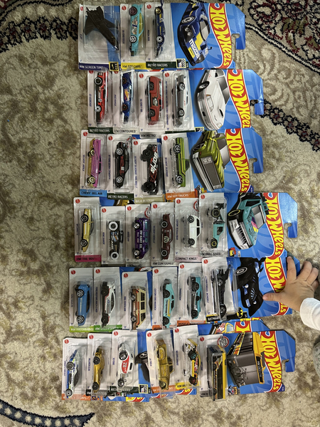 Большой ассортимент оригинальных игрушек Hot wheels