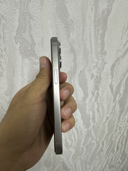 Iphone 15 pro natural titanium