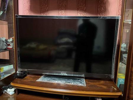 Телевизор SONY Bravia 46ex520. В рабочем состояний.