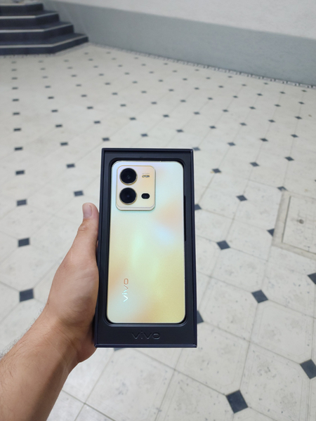 Vivo V25e.  Holati yangi. Хotira 8+8/128. Farg'ona