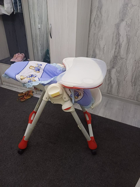Продаётся кормление стульчик chicco Polli