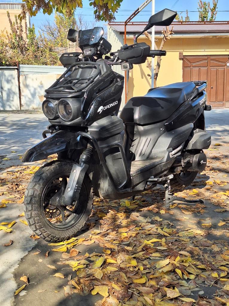 Tank skuter srochno sotiladi
