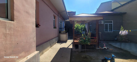 Продается дом 6 соток угловой. Hovli sotiladi 6 sotok фасад 30м×20м