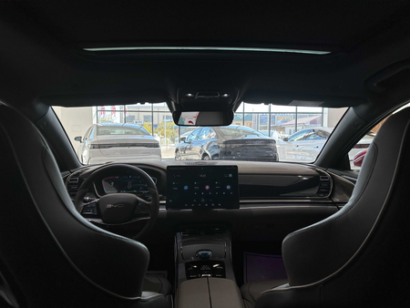 Продается BYD HAN EV, официальным дилером BYD в Бухаре. 715km Flagship