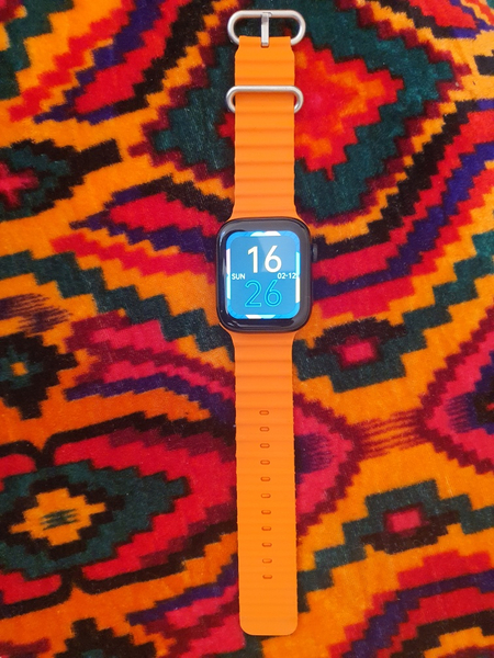 Smart watch yangi ko'p ishlanmagan