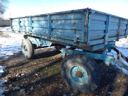 Traktor 28 tlachkasi bilan