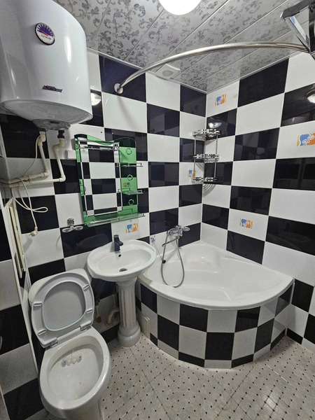 5 xonali 100m² 3-qavat sotiladi.