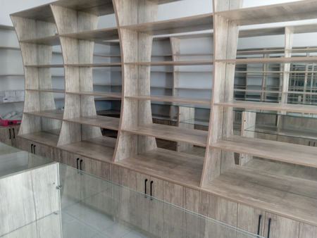 Vitrina shkaf mebel