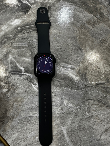 Подаются часы Apple Watch 7