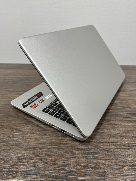 i3 ноутбук Acer Aspire E5 573, в отличном состоянии