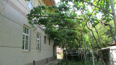 Газалкент, ул.Э.Асанова 6,75 соток 9 комнат