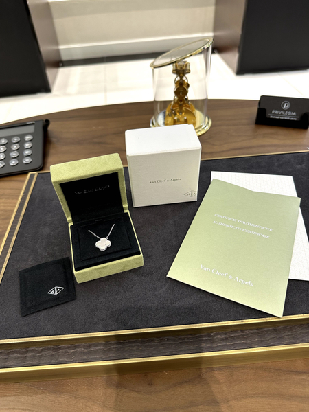 NEW Подвеска Van Cleef & Arpels Vintage Alhambra VCARF48700