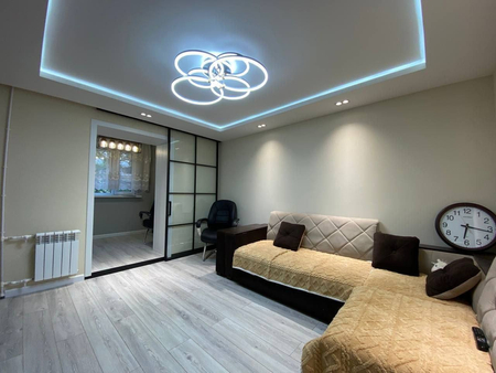 3/2/4 Буюк Ипак Йули 70m²
2х6 Кирпич 

Состояние: Евроремонт 
Ор-р: Ме