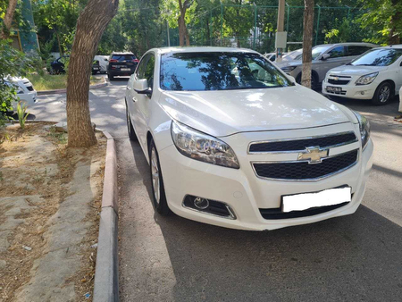 Malibu 1, 2015, 2.4, состояние аъло, белый жемчуг механика