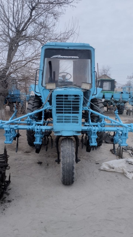 Traktor sotiladi
