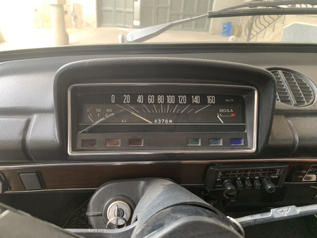 VAZ 21011 yangi holatda turibti kraska radnoy