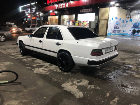 Mercedes-Benz 124