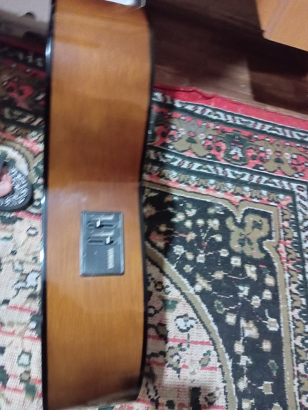 Gitara sotiladi yamaha