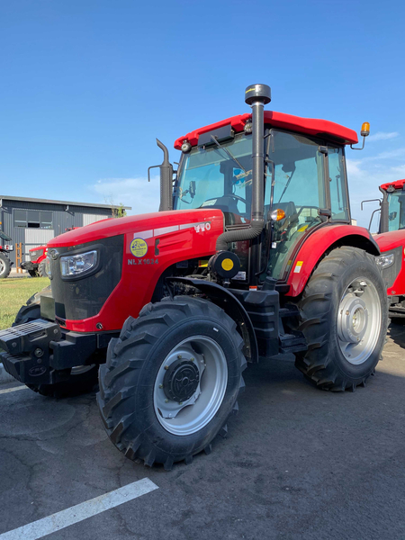 Traktor qishloq xo'jaligi texnikasi
