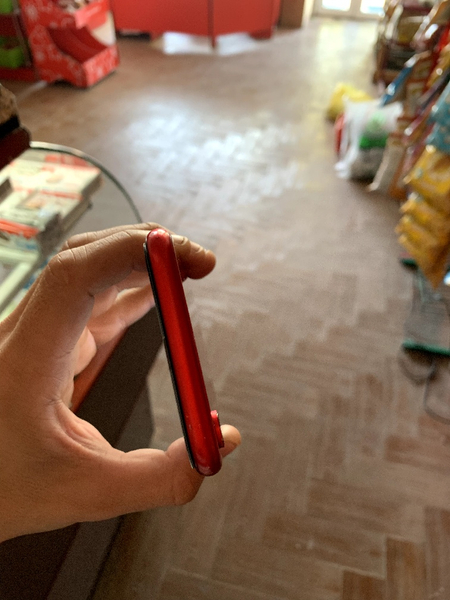 iPhone XR sotiladi srochna