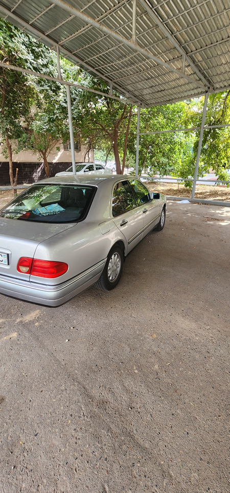 Mersedes elegant w210 sotiladi