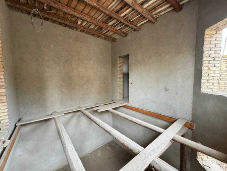 4,5 sotixli karobka holatidagi hovli sotiladi.