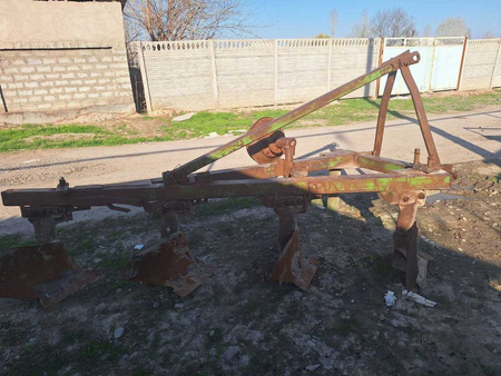 Трактор учун плуг ва чизель сотилади келишилган холда