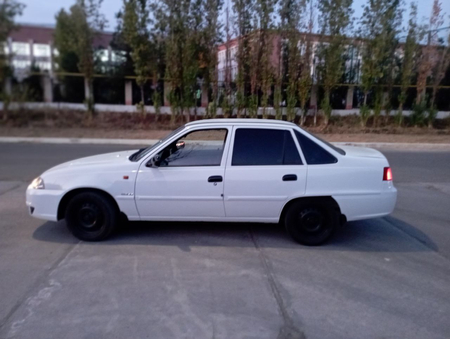 Nexia 2.  1 ,6 sotiladi 2010yil