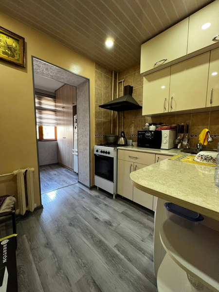 Ялангач Налоговая , 3/2/4 , кирпич , 2*6 балкон , 87 000 у.е