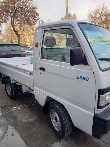 Labo yengi uchqur otimiza yengi holatda sotuvda tayyor