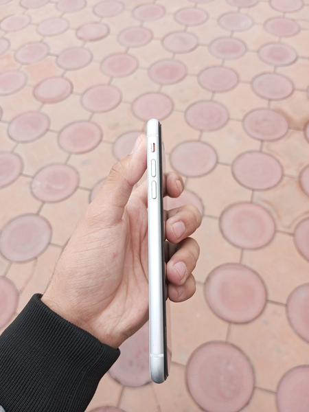 Iphone xr aybi tavsifda yozilgan
