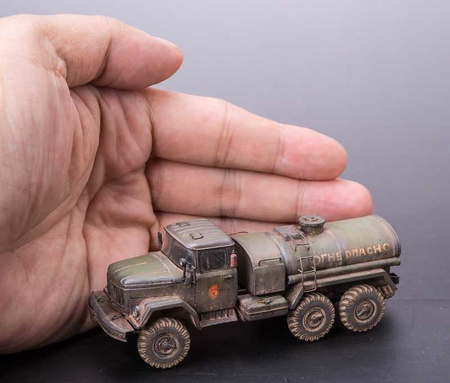 Сборная модель автомобиль АТЗ-4-131 (топливозаправщик) (ICM, 1:72)