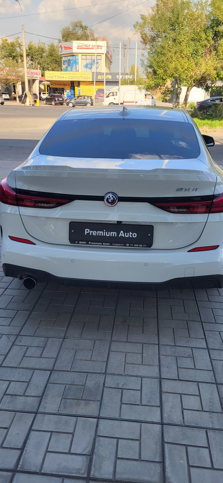 Продаётся автомобиль BMW 218i